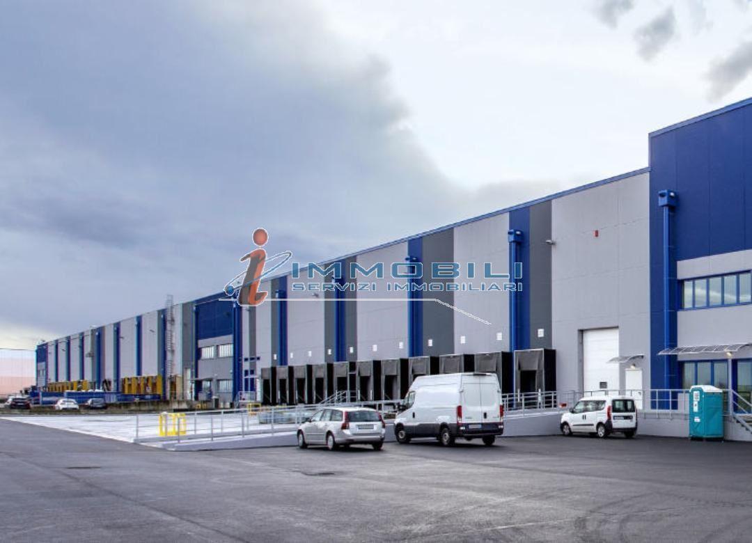 Capannone in affitto a Rolo