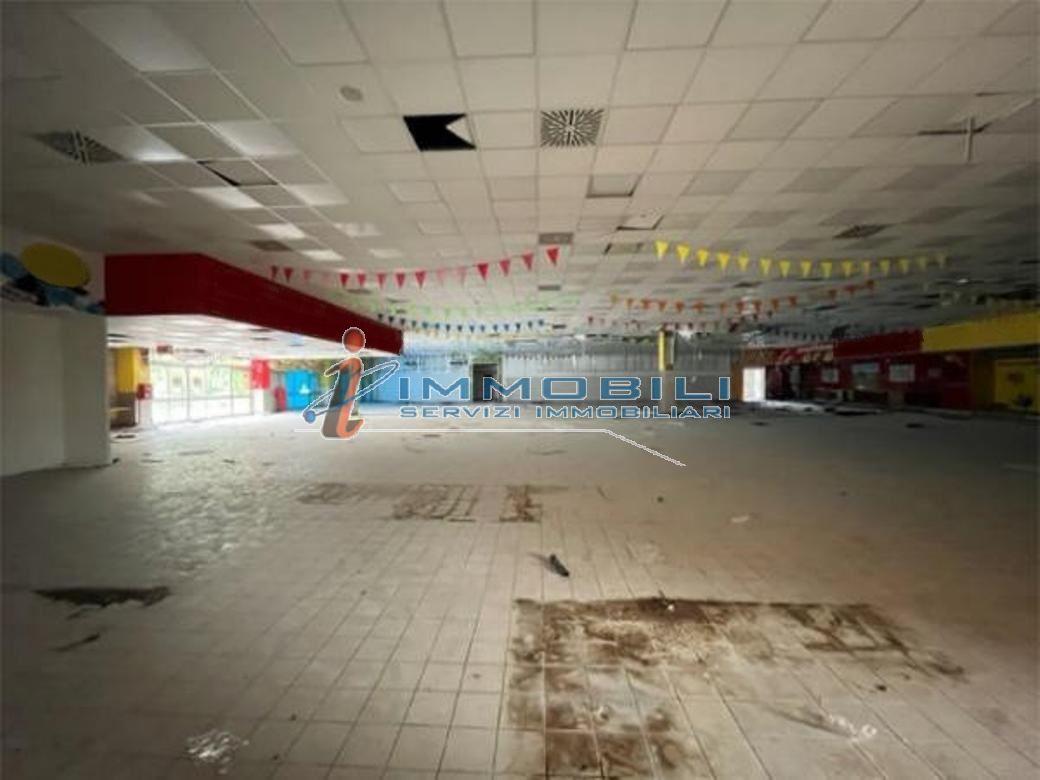 Capannone in vendita a Cantu'