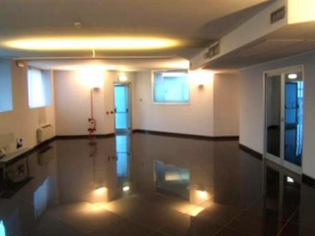 Capannone in vendita a Cavenago Di Brianza