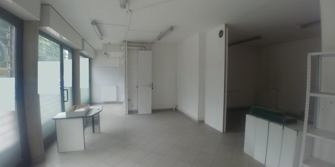 Esercizio commerciale in vendita a Milano