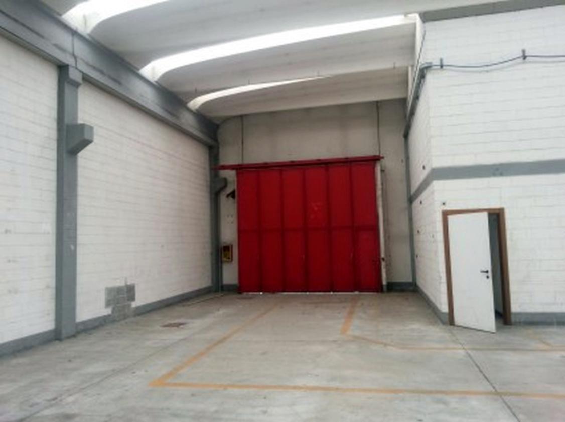 Magazzino in affitto a Trezzano Rosa Foto-4