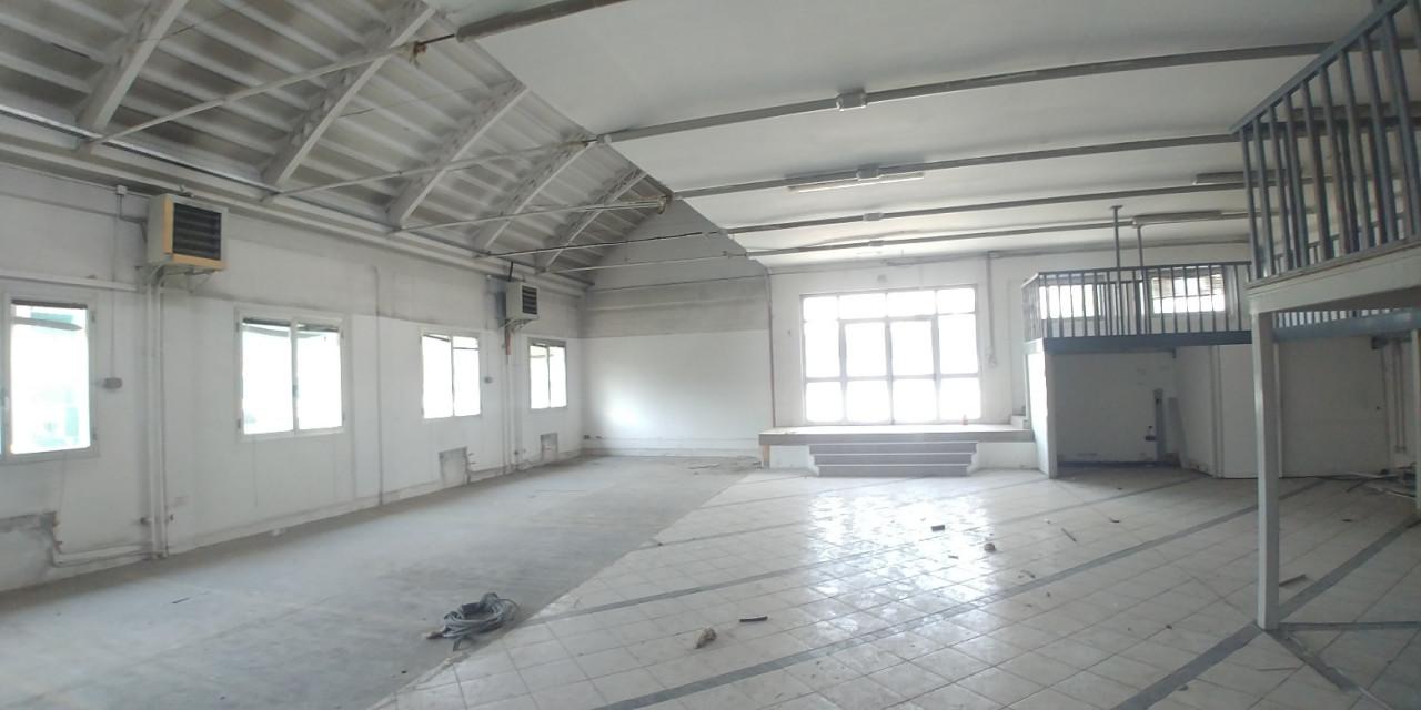 Magazzino in vendita a Milano