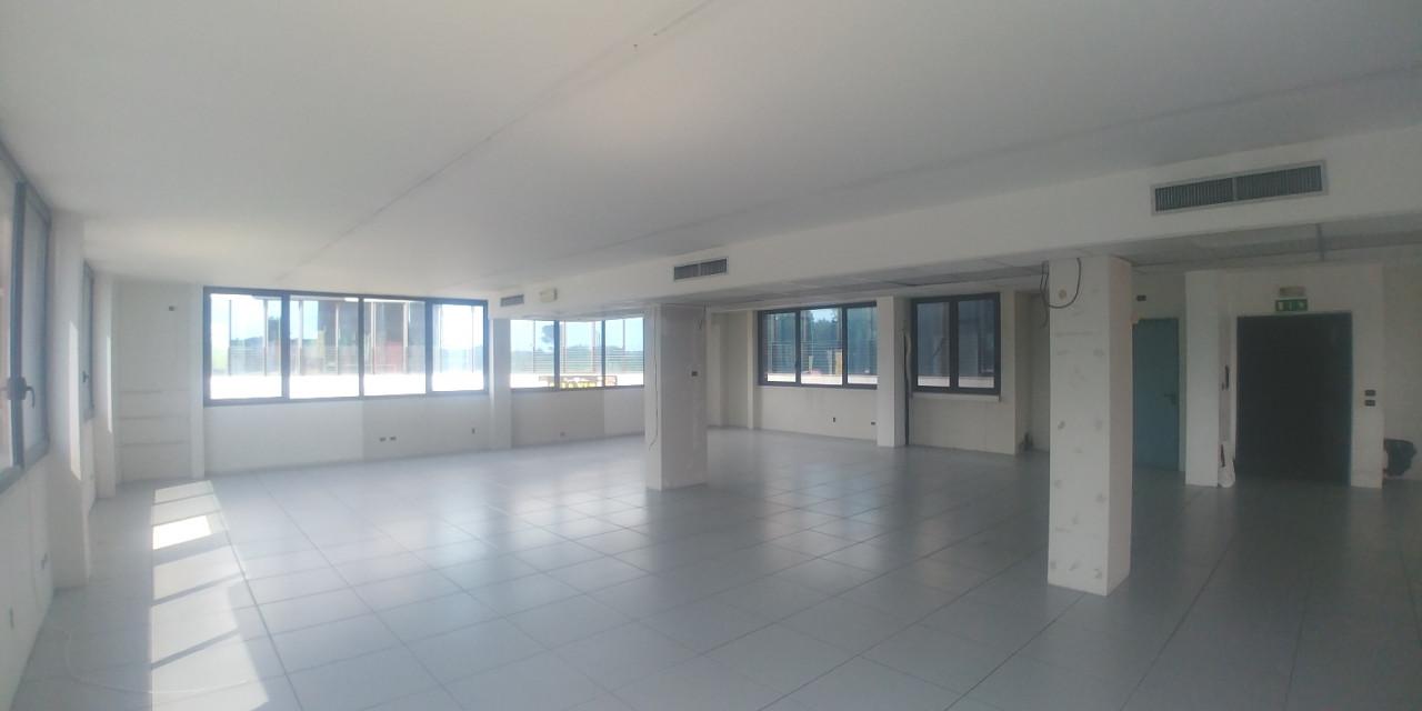 Esercizio commerciale in affitto a Cernusco Sul Naviglio