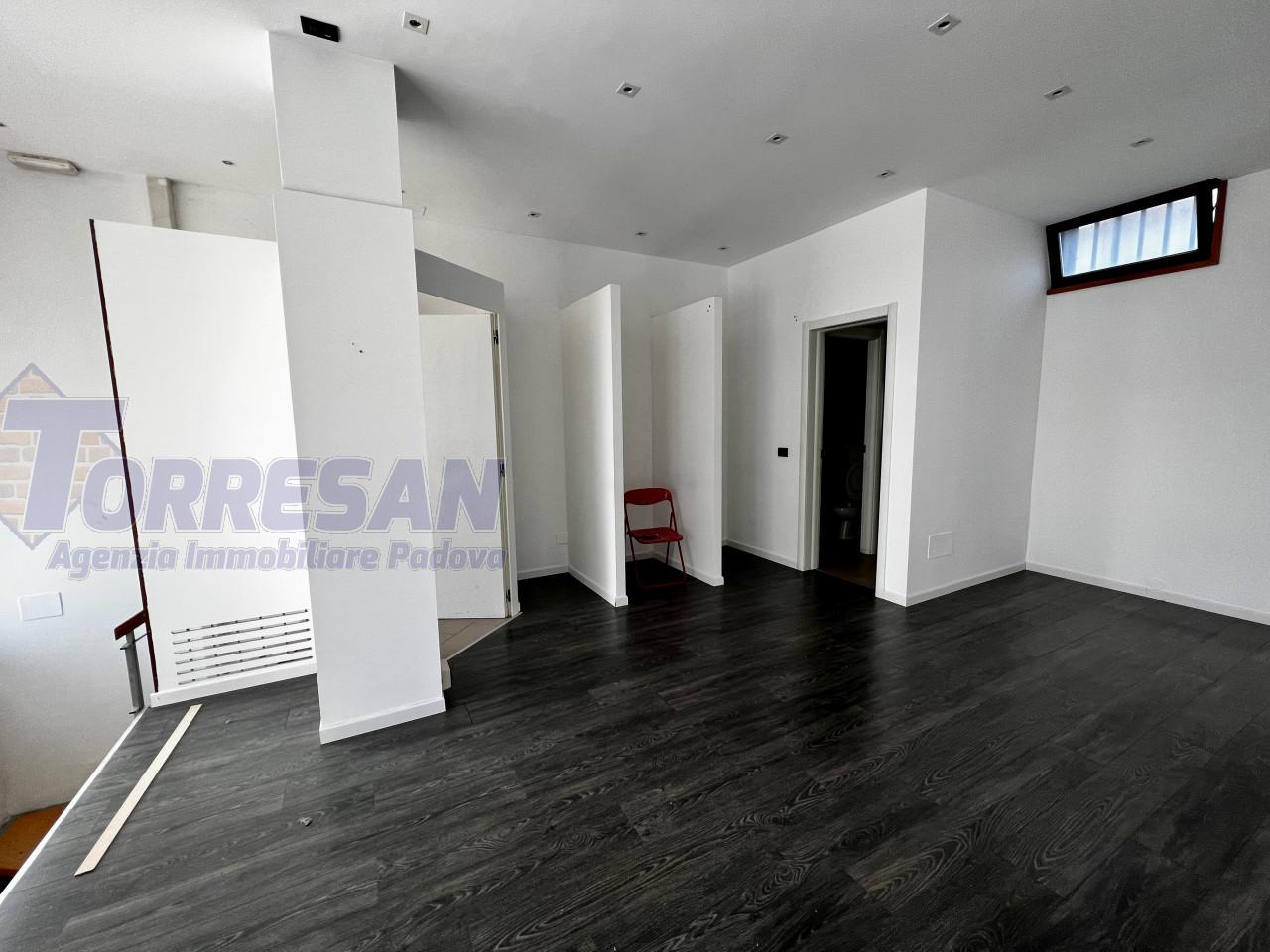 Negozio in vendita a Padova