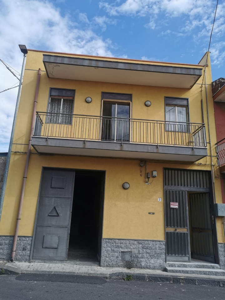 Casa indipendente in vendita a Gravina Di Catania