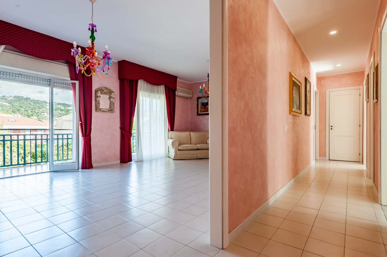 Appartamento in vendita a Aci Castello