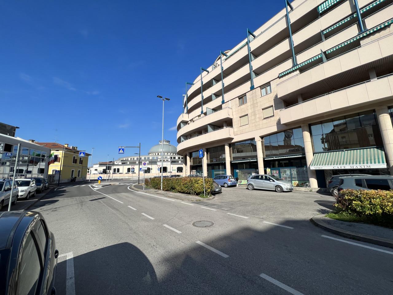 Negozio in vendita a Verona