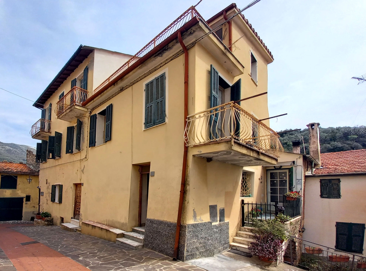 Casa indipendente in vendita a Chiusanico