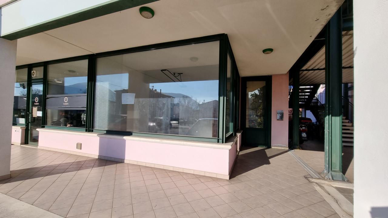Negozio in affitto a Rovolon