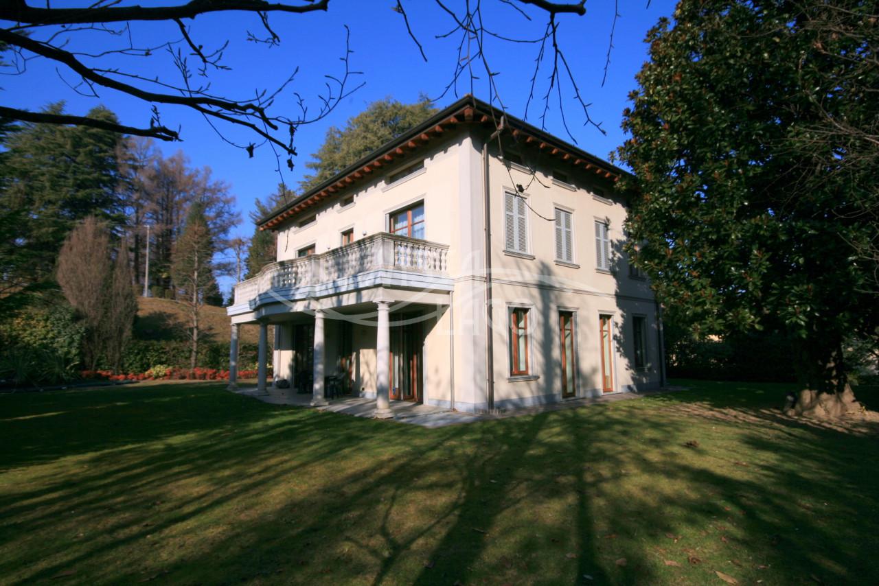 Villa in vendita a Como