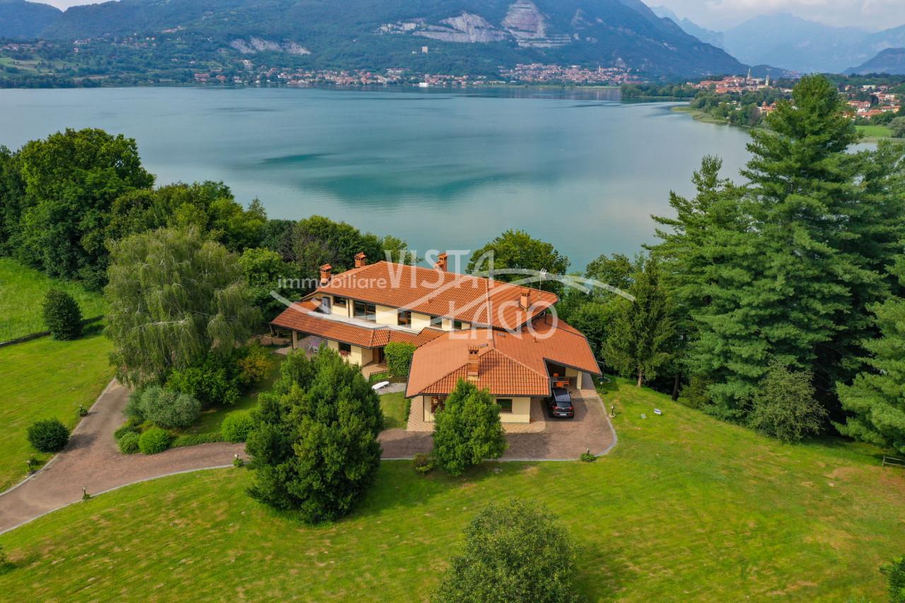 Villa in vendita a Pusiano