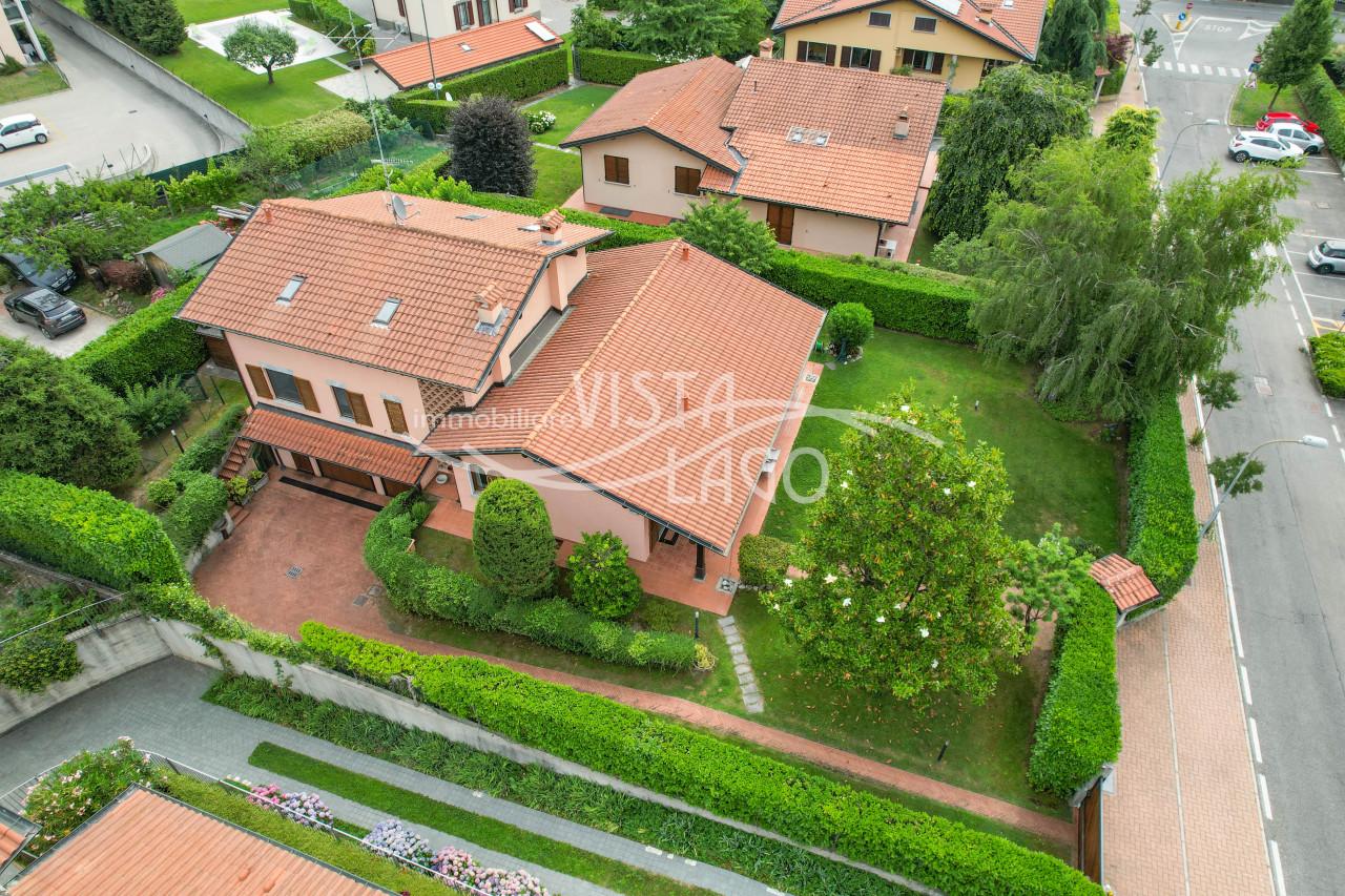 Villa in vendita a Erba