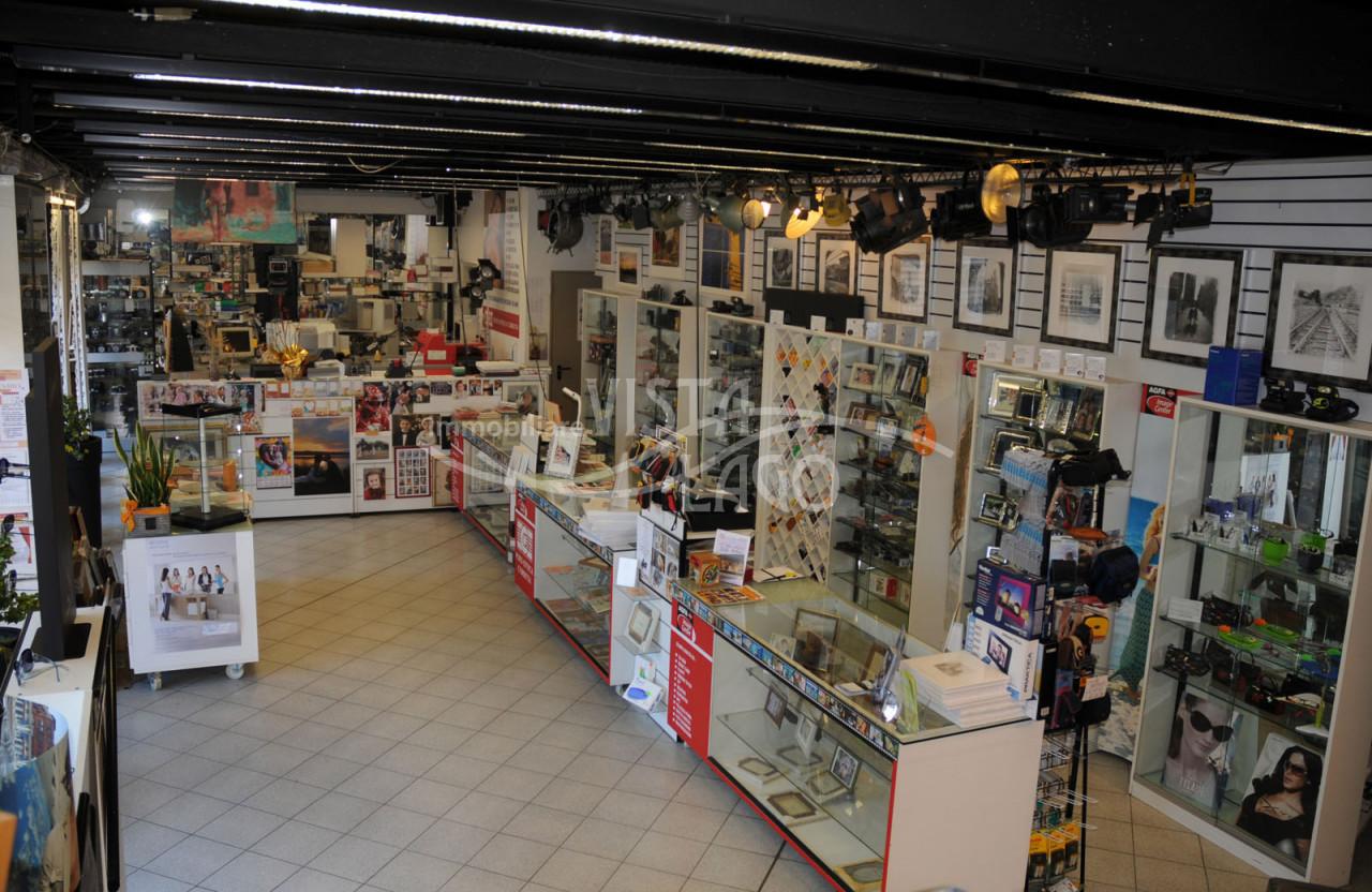 Esercizio commerciale in vendita a Albavilla