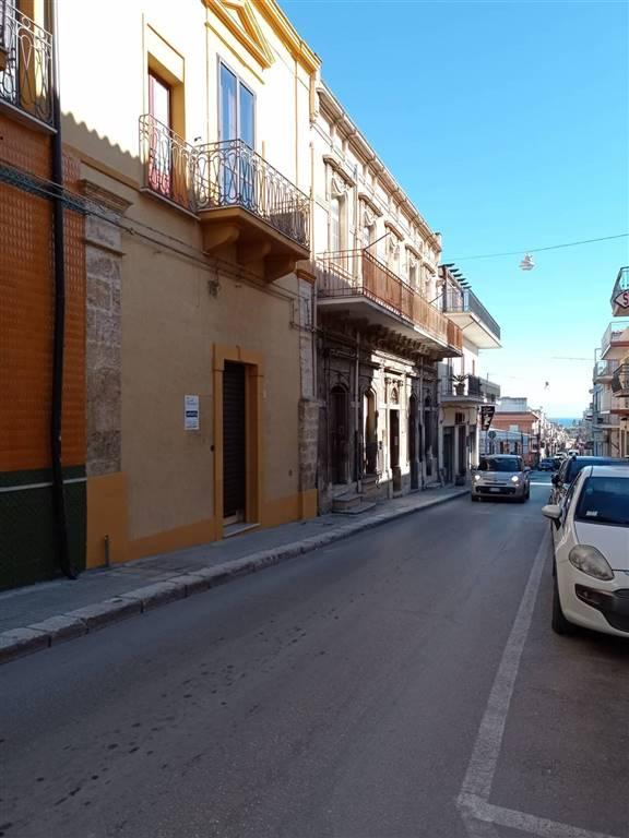 Esercizio commerciale in affitto a Pachino