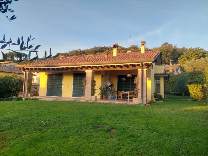 Casa indipendente in vendita a Luni