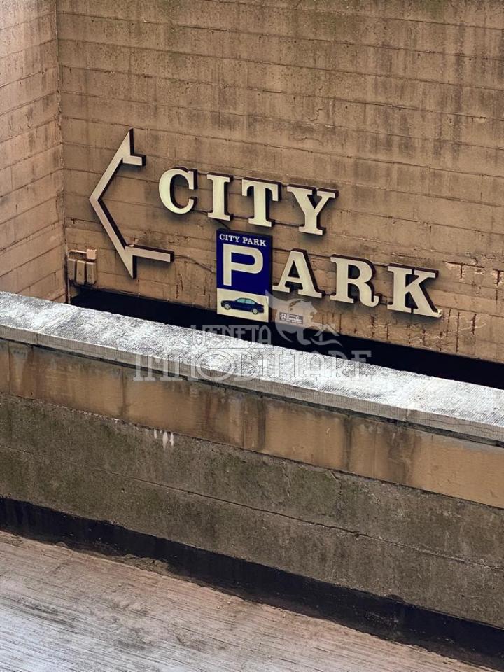 Posto auto in vendita a Genova