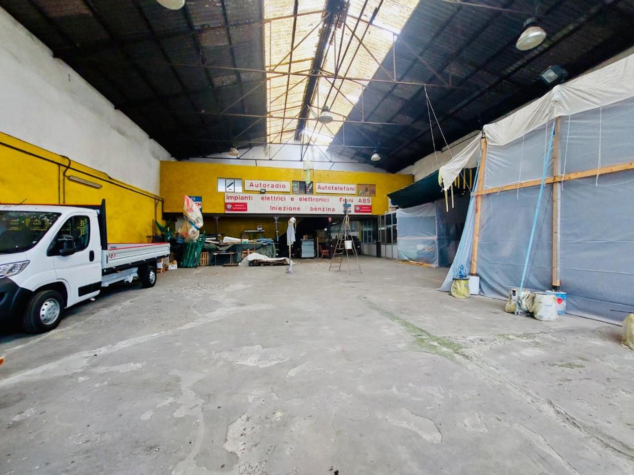 Capannone in vendita a Viareggio