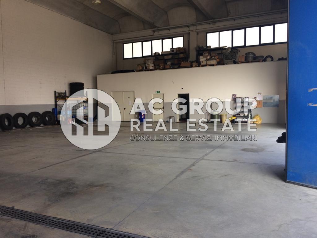 Capannone in vendita a Origgio