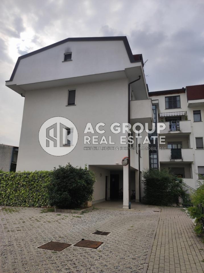 Appartamento in vendita a Caronno Pertusella