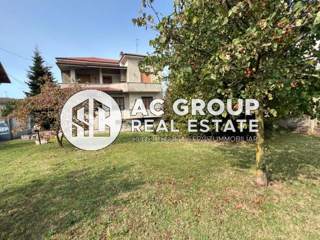 Villa in vendita a Lazzate