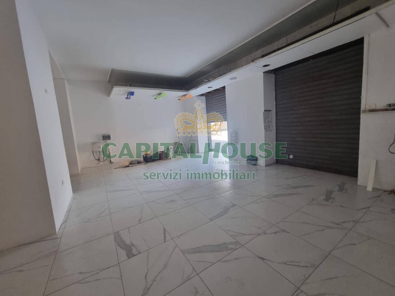 Negozio in affitto a Solofra