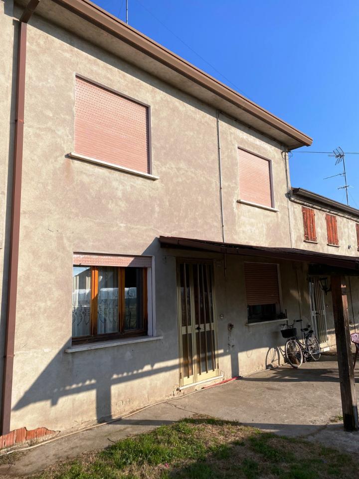 Villa in vendita a Giacciano Con Baruchella