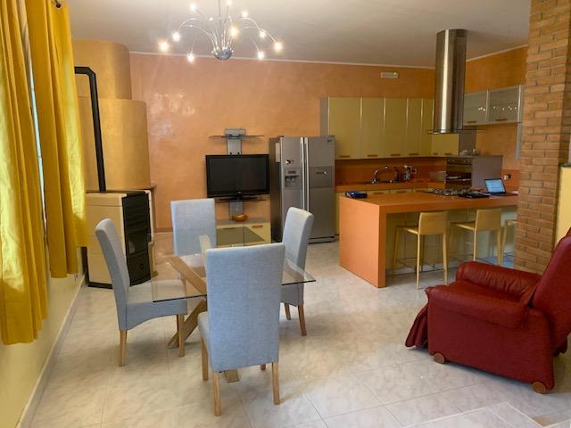 Villa in vendita a Giacciano Con Baruchella