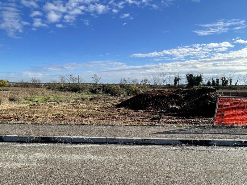 Terreno edificabile residenziale in vendita a Villafranca Di Verona