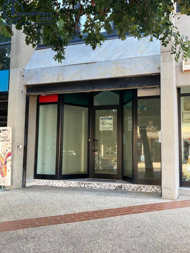 Negozio in affitto a Tortoli'