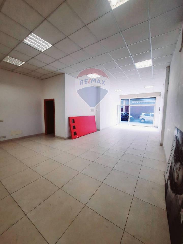 Negozio in affitto a Giarre