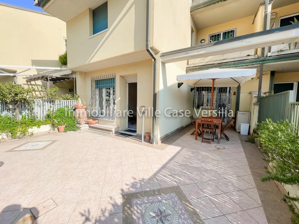 Villa a schiera in affitto a Viareggio