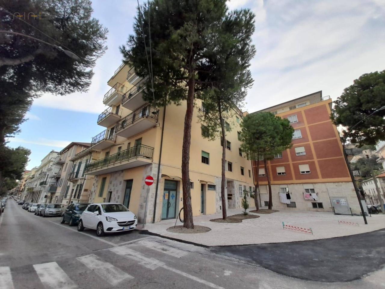 Negozio in vendita a Grottammare