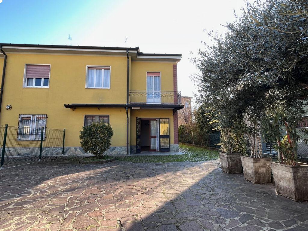 Villa plurifamiliare in vendita a Castiglione D'Adda