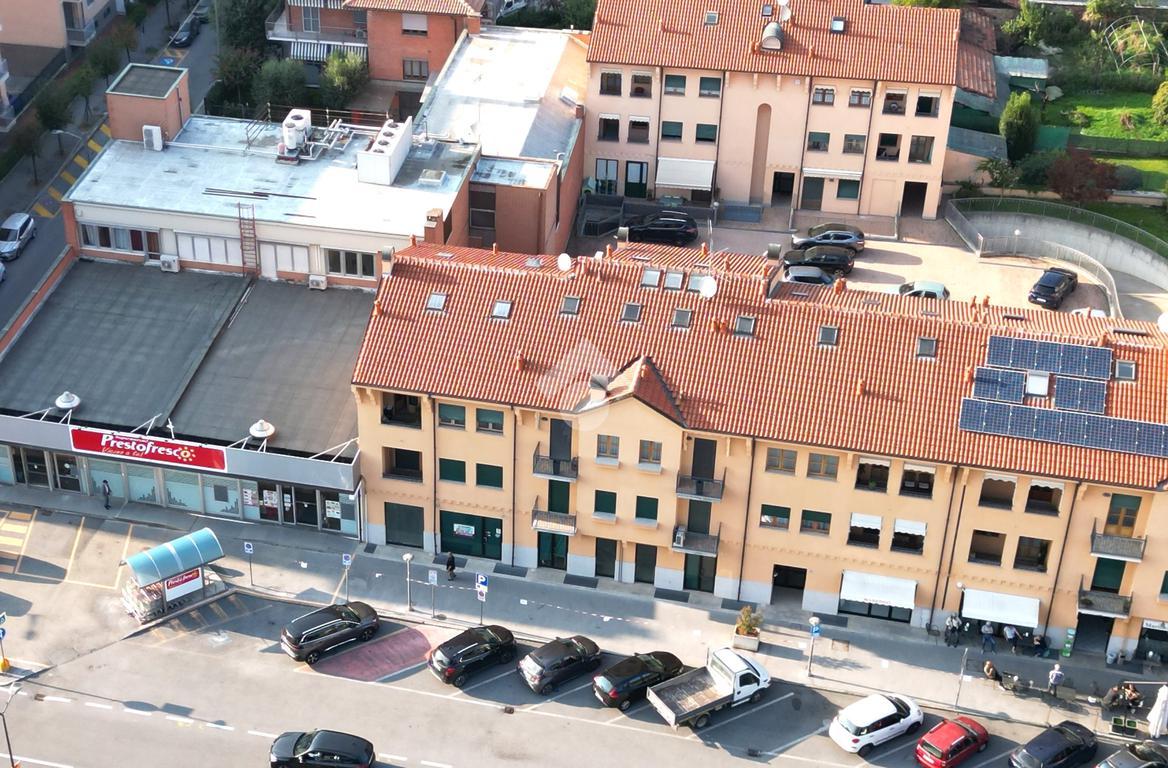 Negozio in affitto a Alba