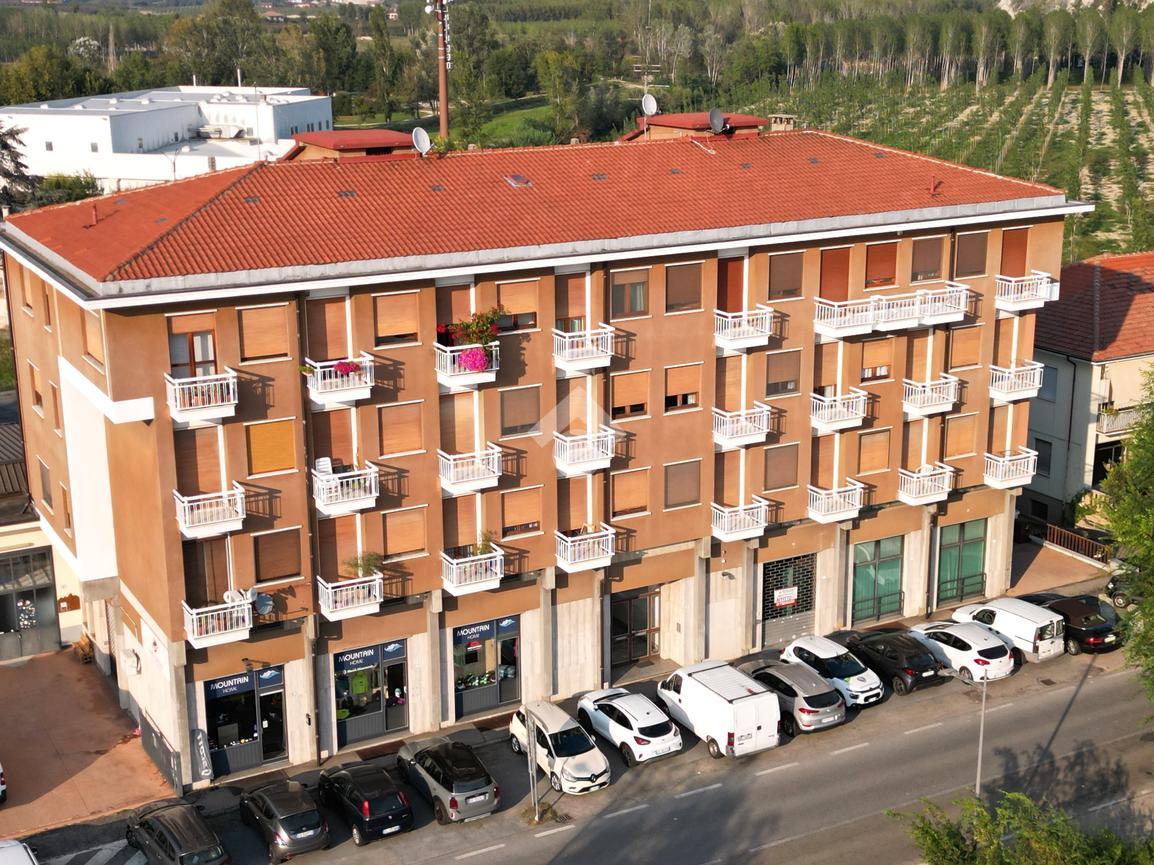 Negozio in affitto a Alba