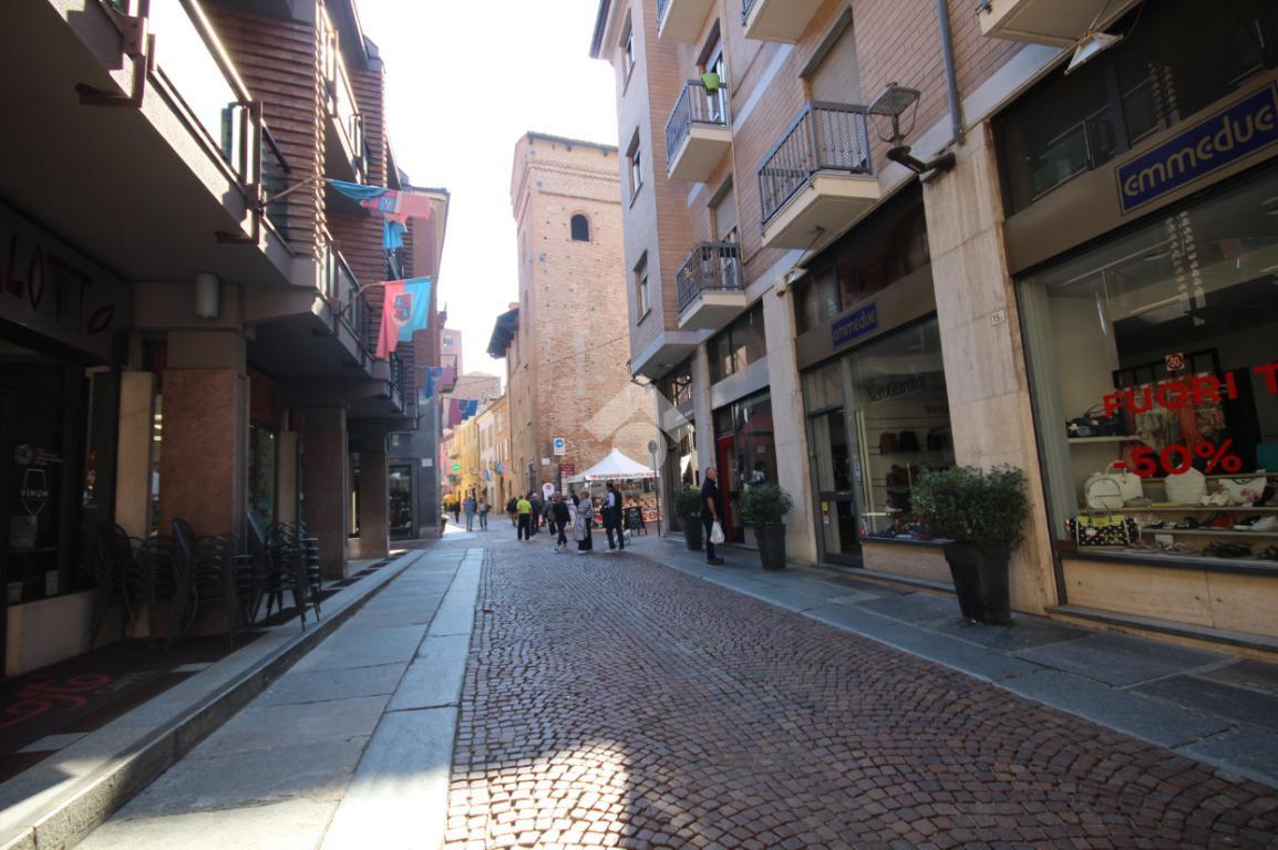 Negozio in vendita a Alba