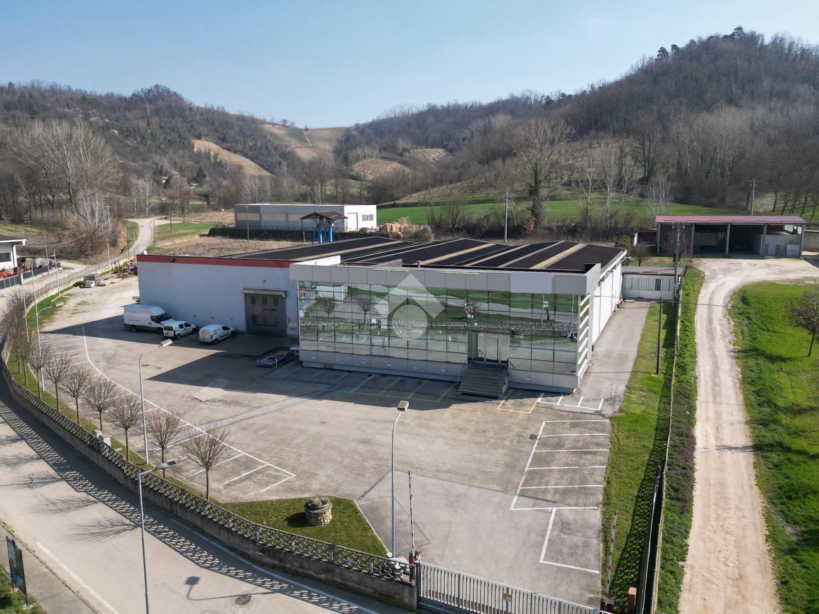 Capannone in vendita a Corneliano D'Alba