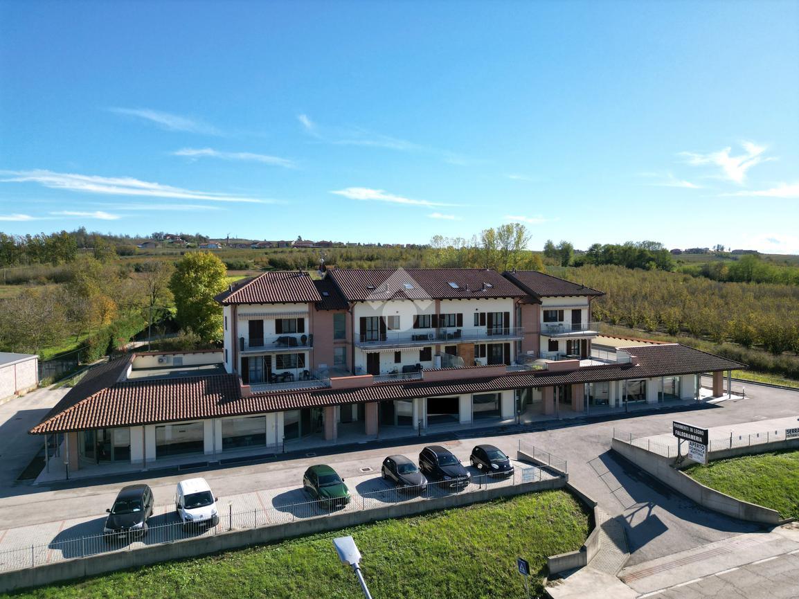 Negozio in affitto a Vezza D'Alba