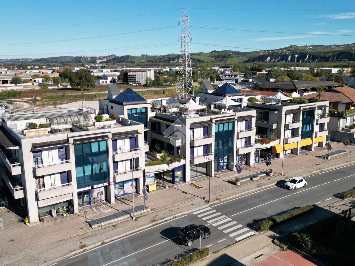 Negozio in affitto a Alba