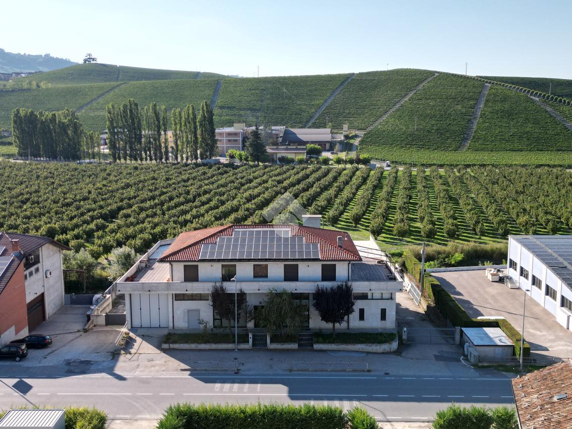 Capannone in vendita a Castiglione Falletto