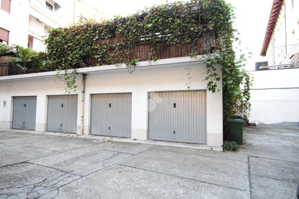 Box in vendita a Alba