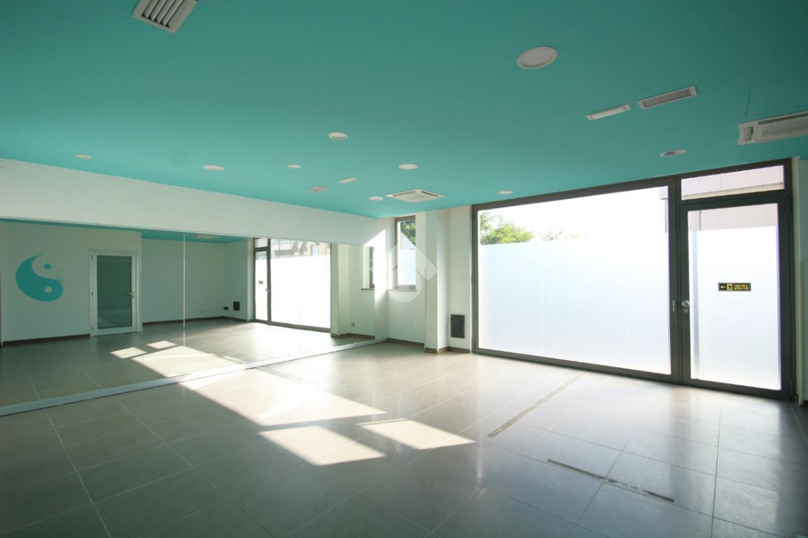 Negozio in vendita a Alba