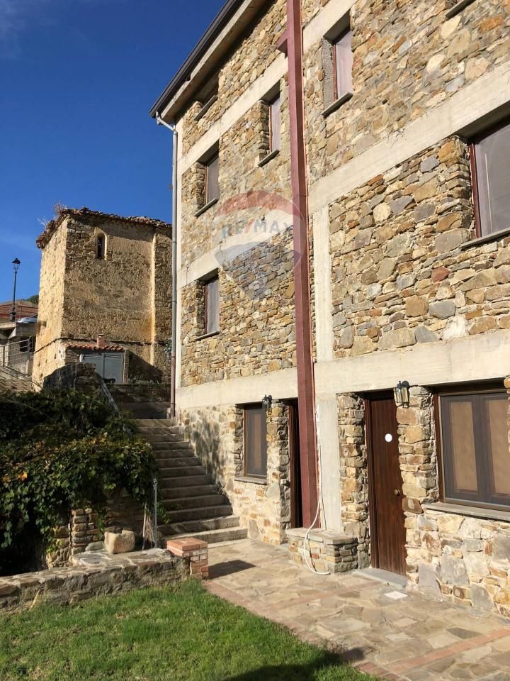 Casa indipendente in vendita a Serramezzana