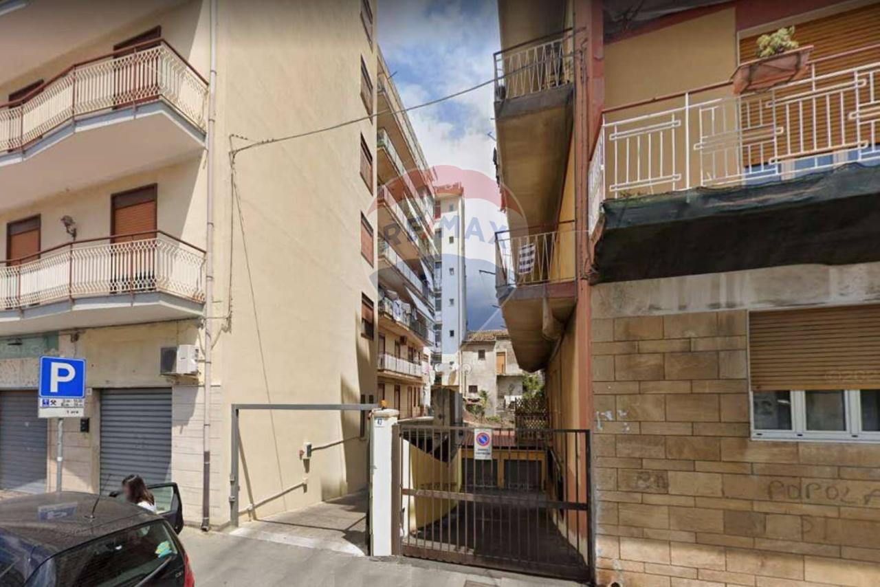 Box in vendita a Gravina Di Catania