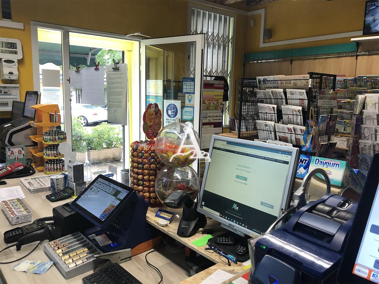 Esercizio commerciale in vendita a Verona