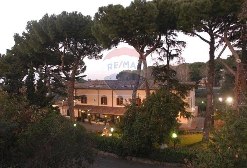 Albergo in vendita a Frascati