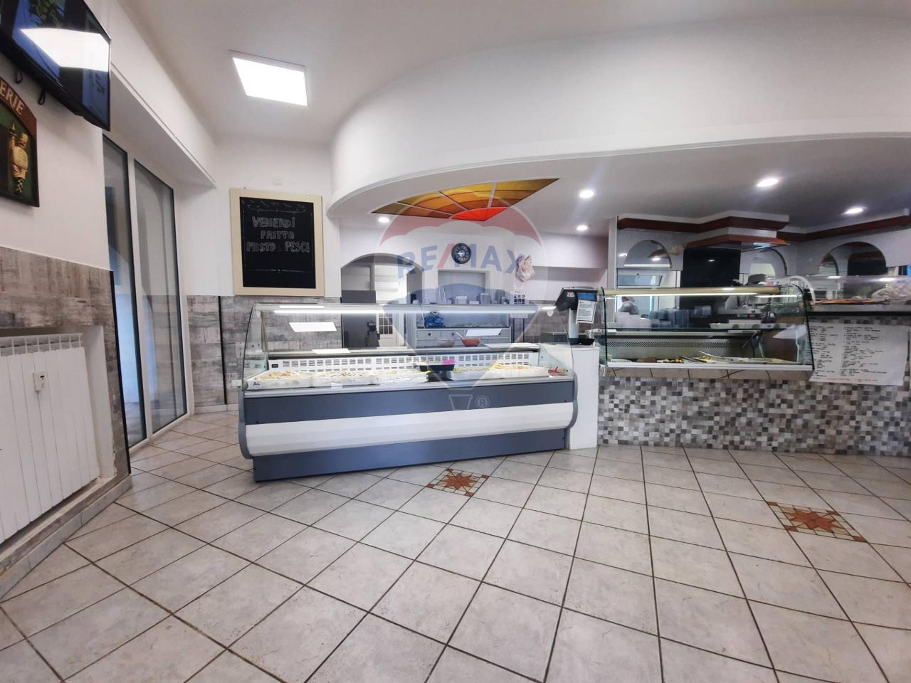 Negozio in vendita a Valenza