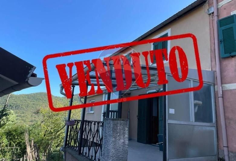 Casa indipendente in vendita a Varese Ligure