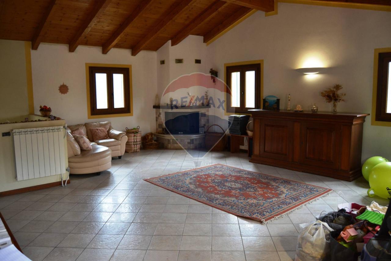 Casa indipendente in vendita a Ne