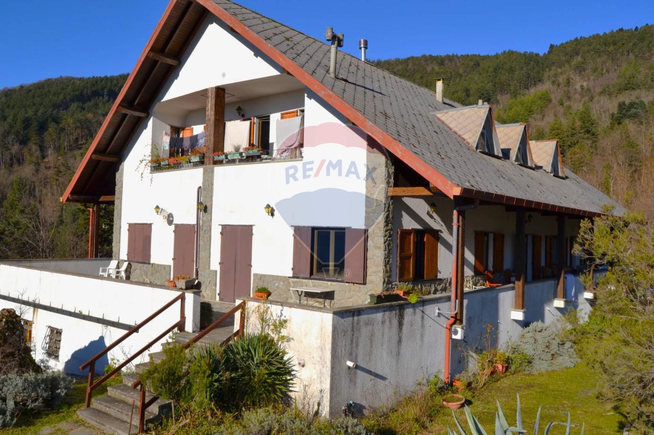 Appartamento in vendita a Borzonasca